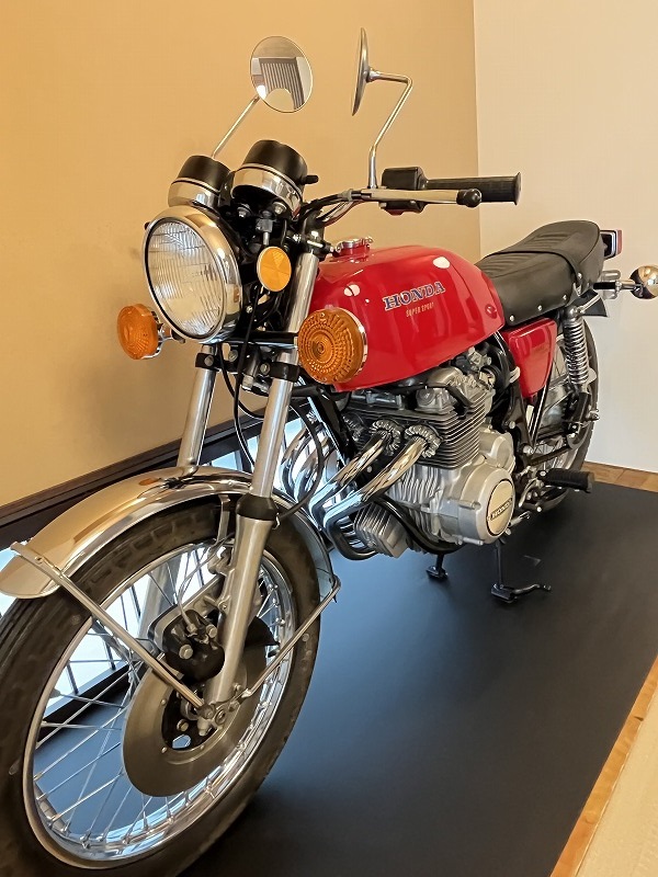 驚き‼憧れの絶版車‼ ホンダドリームCB400FOUR‼（ヨンフォア）が床の間に鎮座⁉ | 営業こぼれ話 | スタッフブログ | 新着情報・スタッフブログ | 枚方市で新築･注文住宅・建て替え ...